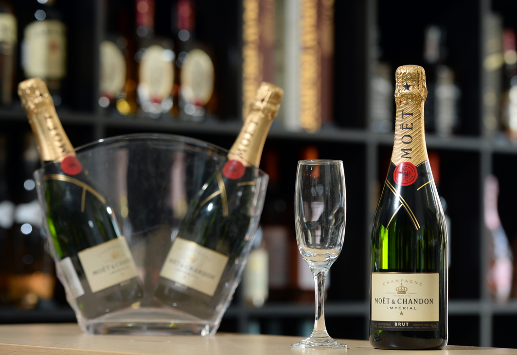 Moet Chadon Brut 0 75 Poklondzija